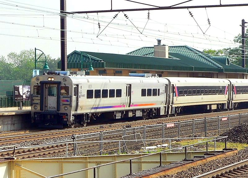 NJT Comet V 6024